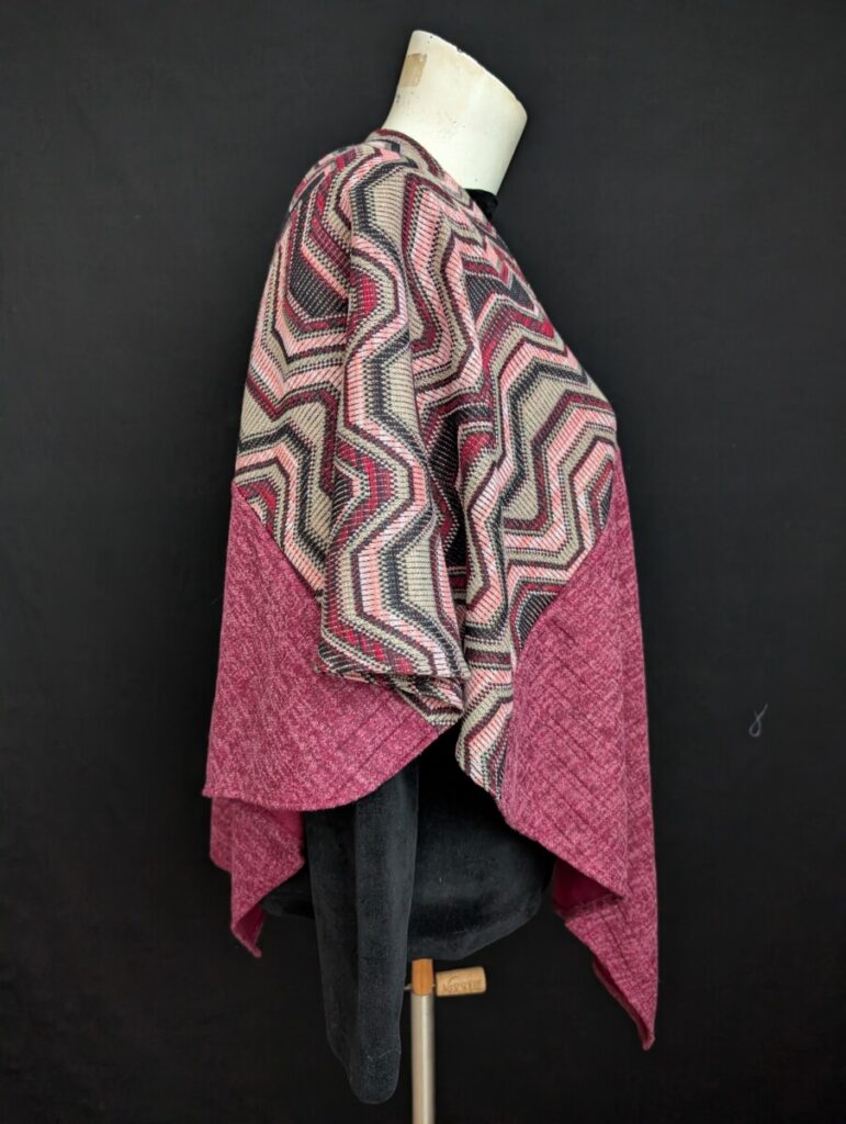 Style # 4059 Short PATCH cape ( One size ) - Pierre Poisson