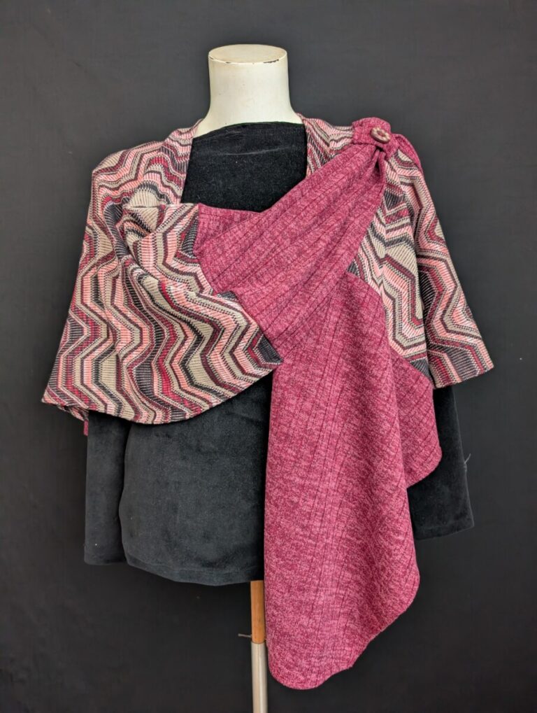 Style # 4059 Short PATCH cape ( One size ) - Pierre Poisson
