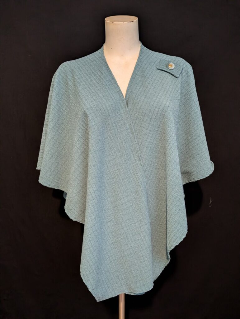 Style # 4079 Short cape 3 ways (One size ) - Pierre Poisson