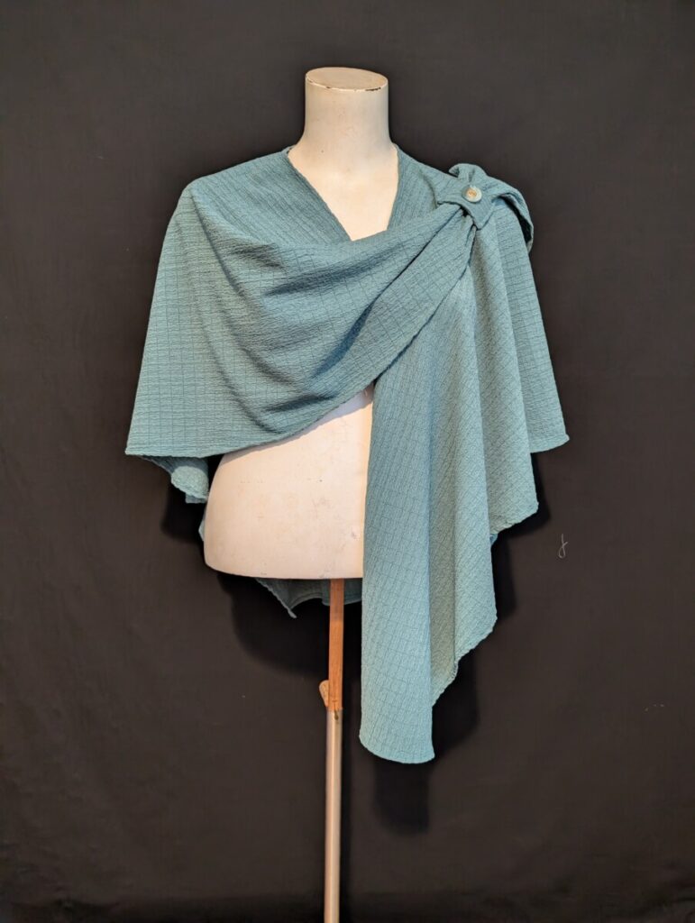 Style # 4079 Short cape 3 ways (One size ) - Pierre Poisson